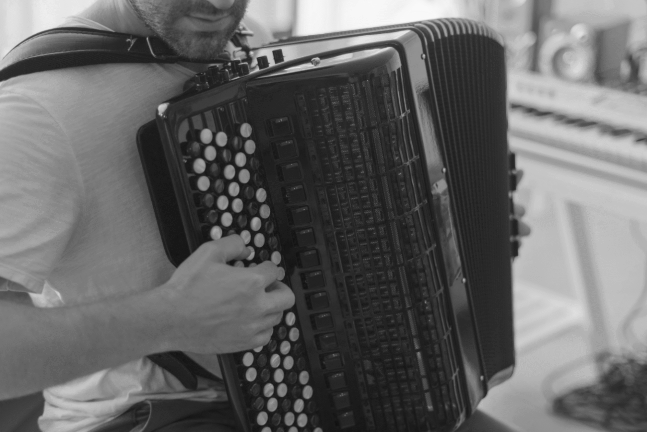 REESTAGE | Intelligent Musician Tracking
